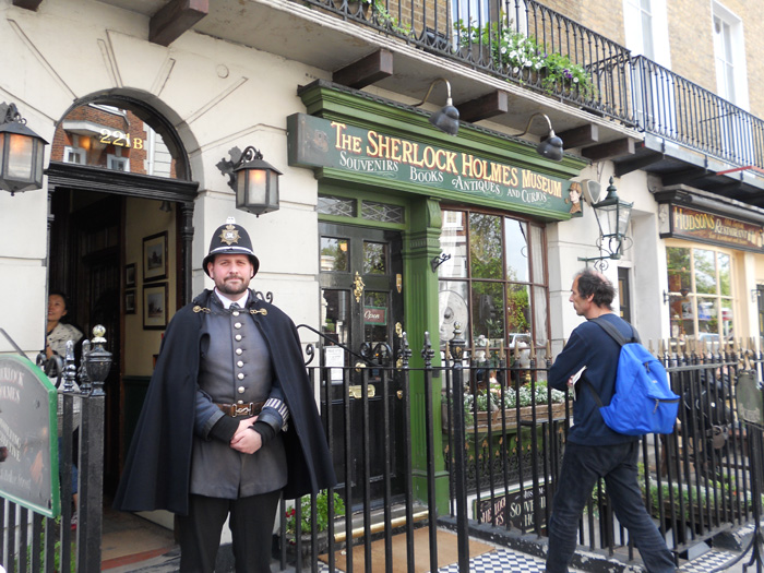 8 Things You Must Do While in London, England