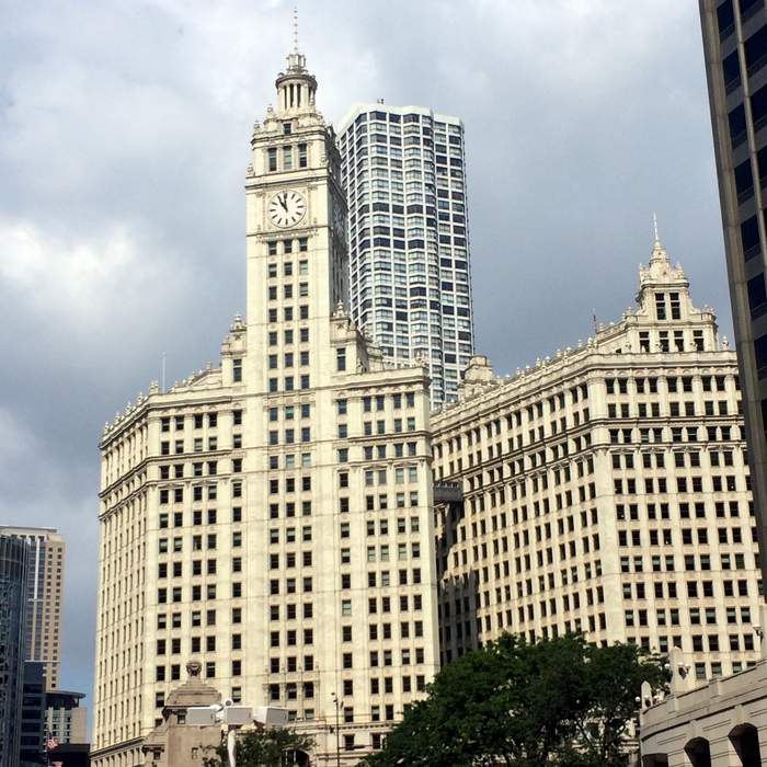 Exploring Chicago’s Architecture by River Tour